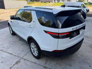 White Land Rover Discovery 2019 in Utena, with an engine capacity of 2.00 L and mileage of 86 thousand km for 17990 €, photo 9 on AUTOMOTO.COM.LV