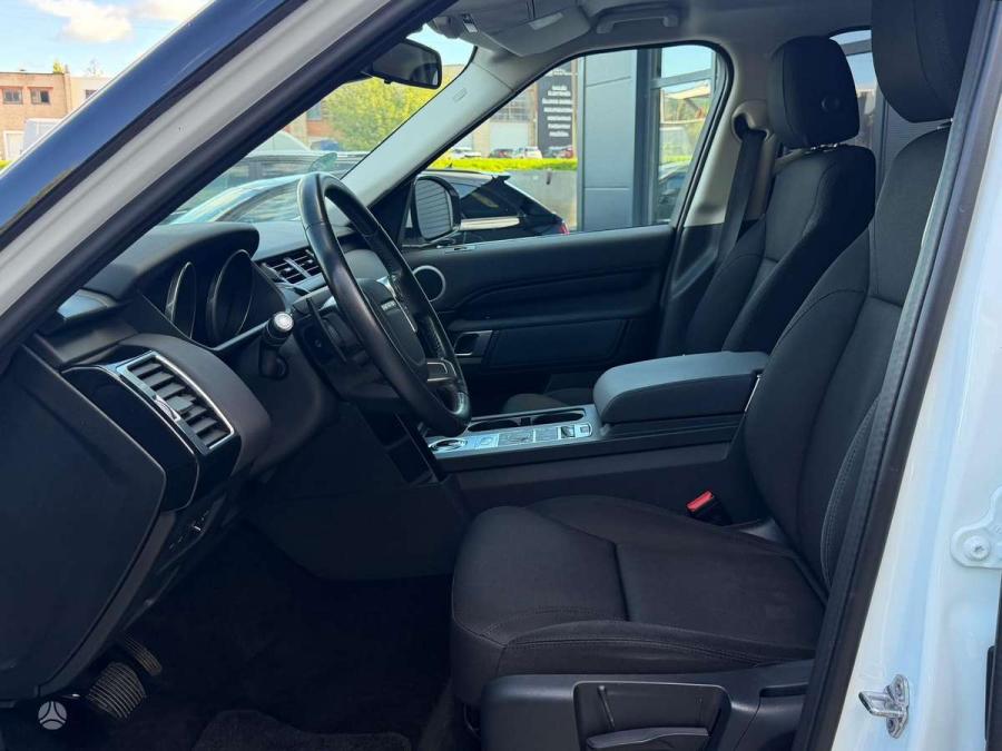 White Land Rover Discovery 2019 in Utena, with an engine capacity of 2.00 L and mileage of 86 thousand km for 17990 €, photo 12 on AUTOMOTO.COM.LV