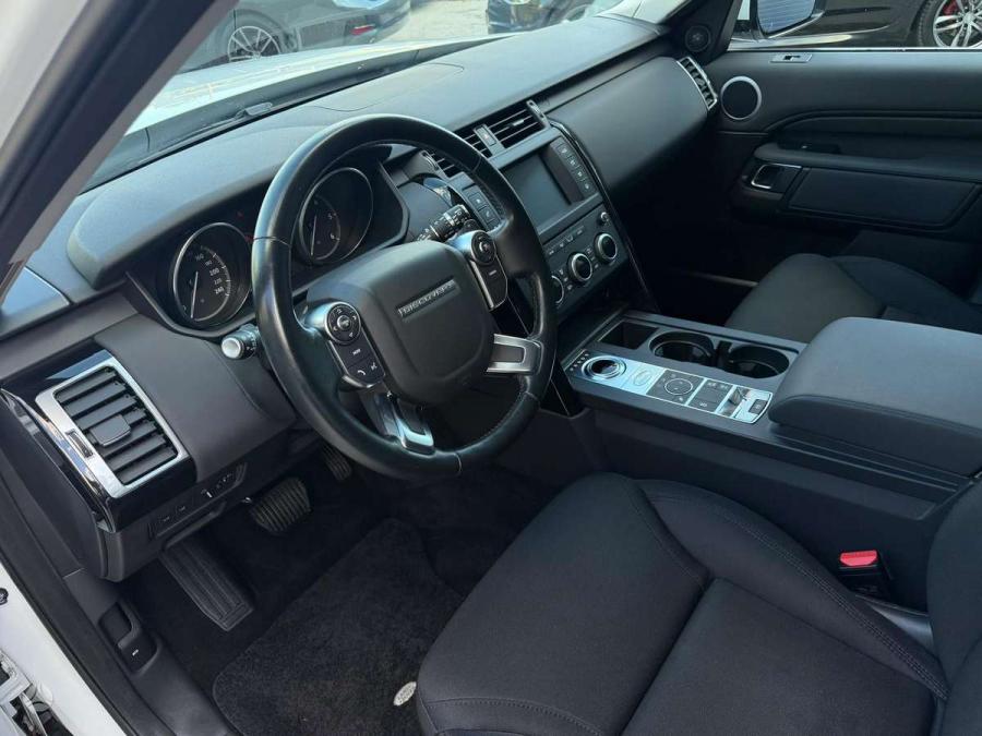 White Land Rover Discovery 2019 in Utena, with an engine capacity of 2.00 L and mileage of 86 thousand km for 17990 €, photo 14 on AUTOMOTO.COM.LV