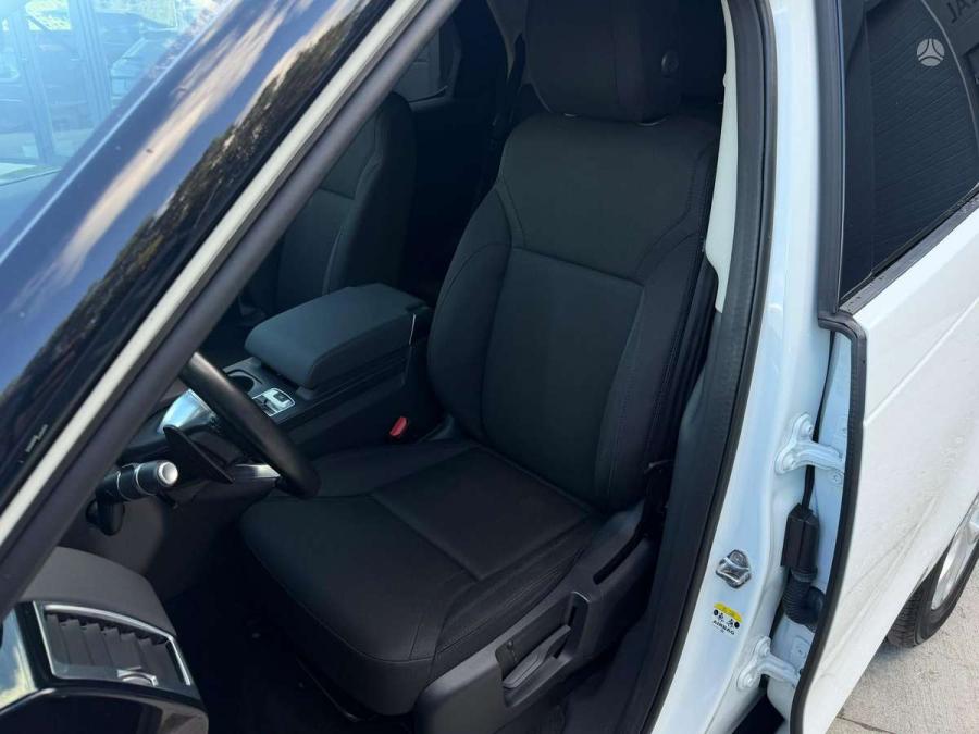 White Land Rover Discovery 2019 in Utena, with an engine capacity of 2.00 L and mileage of 86 thousand km for 17990 €, photo 16 on AUTOMOTO.COM.LV