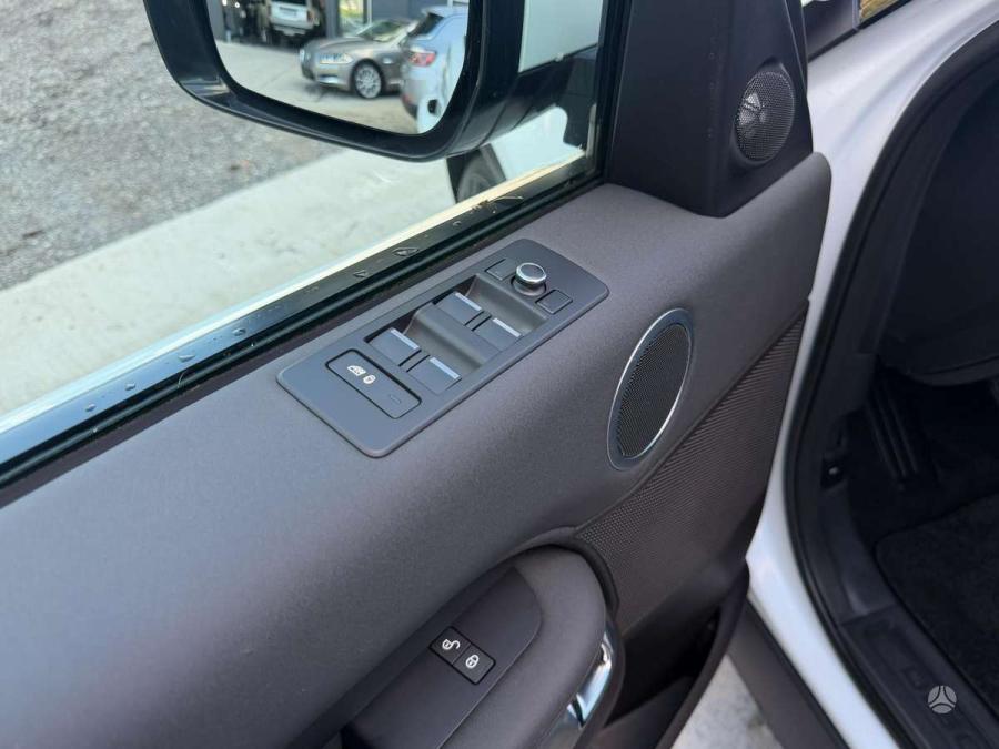 White Land Rover Discovery 2019 in Utena, with an engine capacity of 2.00 L and mileage of 86 thousand km for 17990 €, photo 18 on AUTOMOTO.COM.LV