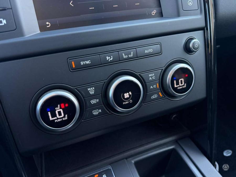 White Land Rover Discovery 2019 in Utena, with an engine capacity of 2.00 L and mileage of 86 thousand km for 17990 €, photo 20 on AUTOMOTO.COM.LV
