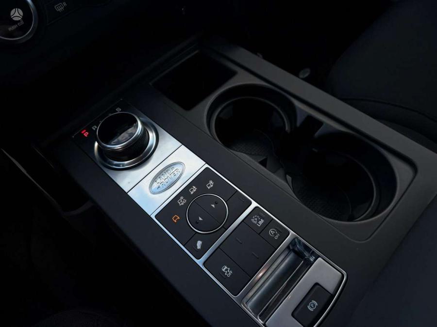 White Land Rover Discovery 2019 in Utena, with an engine capacity of 2.00 L and mileage of 86 thousand km for 17990 €, photo 22 on AUTOMOTO.COM.LV