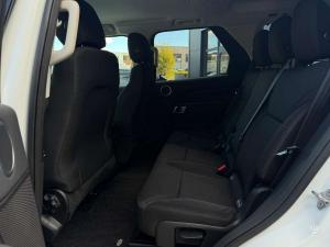 White Land Rover Discovery 2019 in Utena, with an engine capacity of 2.00 L and mileage of 86 thousand km for 17990 €, photo 27 on AUTOMOTO.COM.LV