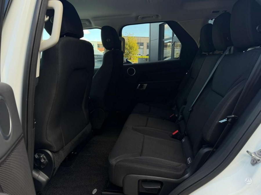 White Land Rover Discovery 2019 in Utena, with an engine capacity of 2.00 L and mileage of 86 thousand km for 17990 €, photo 27 on AUTOMOTO.COM.LV