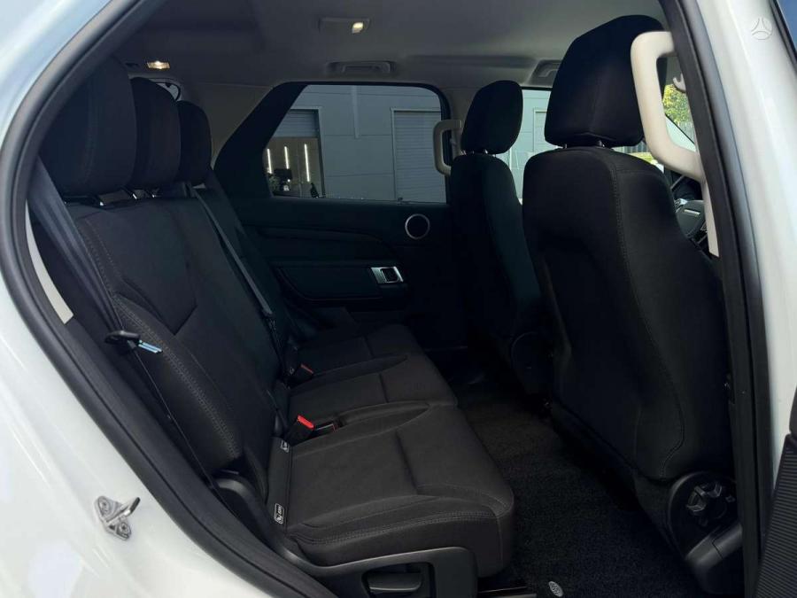 White Land Rover Discovery 2019 in Utena, with an engine capacity of 2.00 L and mileage of 86 thousand km for 17990 €, photo 28 on AUTOMOTO.COM.LV