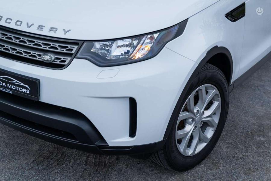White Land Rover Discovery 2019 in Vilnius, with an engine capacity of 2.00 L and mileage of 87 thousand km for 16900 €, photo 8 on AUTOMOTO.COM.LV