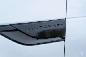 White Land Rover Discovery 2019 in Vilnius, with an engine capacity of 2.00 L and mileage of 87 thousand km for 16900 €, photo 11 on AUTOMOTO.COM.LV