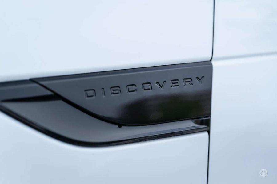 White Land Rover Discovery 2019 in Vilnius, with an engine capacity of 2.00 L and mileage of 87 thousand km for 16900 €, photo 11 on AUTOMOTO.COM.LV