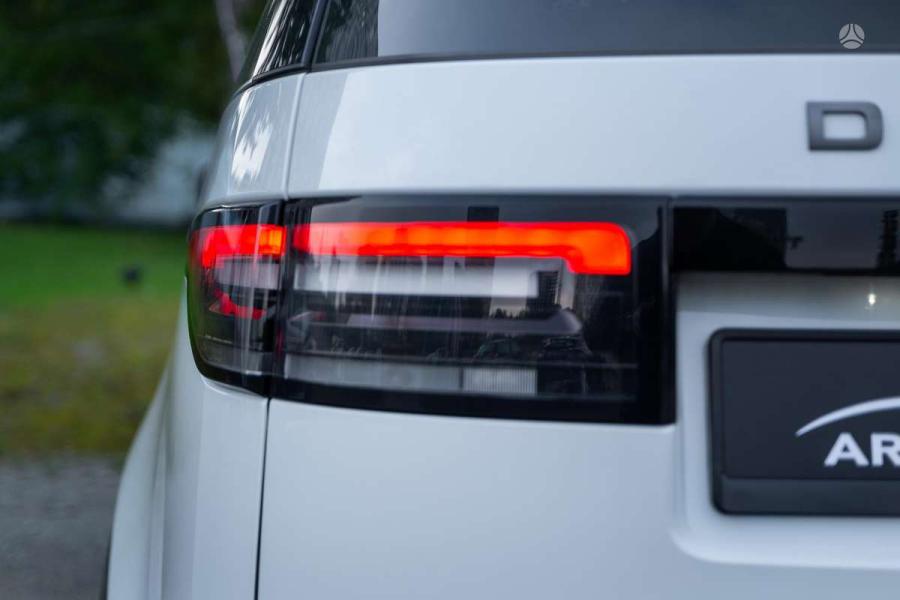 White Land Rover Discovery 2019 in Vilnius, with an engine capacity of 2.00 L and mileage of 87 thousand km for 16900 €, photo 16 on AUTOMOTO.COM.LV