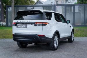 White Land Rover Discovery 2019 in Vilnius, with an engine capacity of 2.00 L and mileage of 87 thousand km for 16900 €, photo 17 on AUTOMOTO.COM.LV