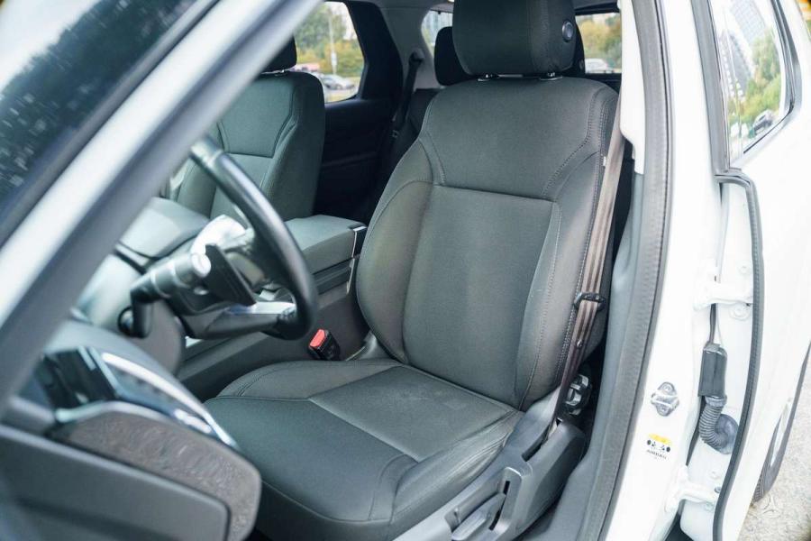 White Land Rover Discovery 2019 in Vilnius, with an engine capacity of 2.00 L and mileage of 87 thousand km for 16900 €, photo 19 on AUTOMOTO.COM.LV