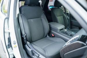 White Land Rover Discovery 2019 in Vilnius, with an engine capacity of 2.00 L and mileage of 87 thousand km for 16900 €, photo 21 on AUTOMOTO.COM.LV