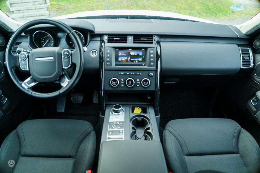 White Land Rover Discovery 2019 in Vilnius, with an engine capacity of 2.00 L and mileage of 87 thousand km for 16900 €, photo 24 on AUTOMOTO.COM.LV