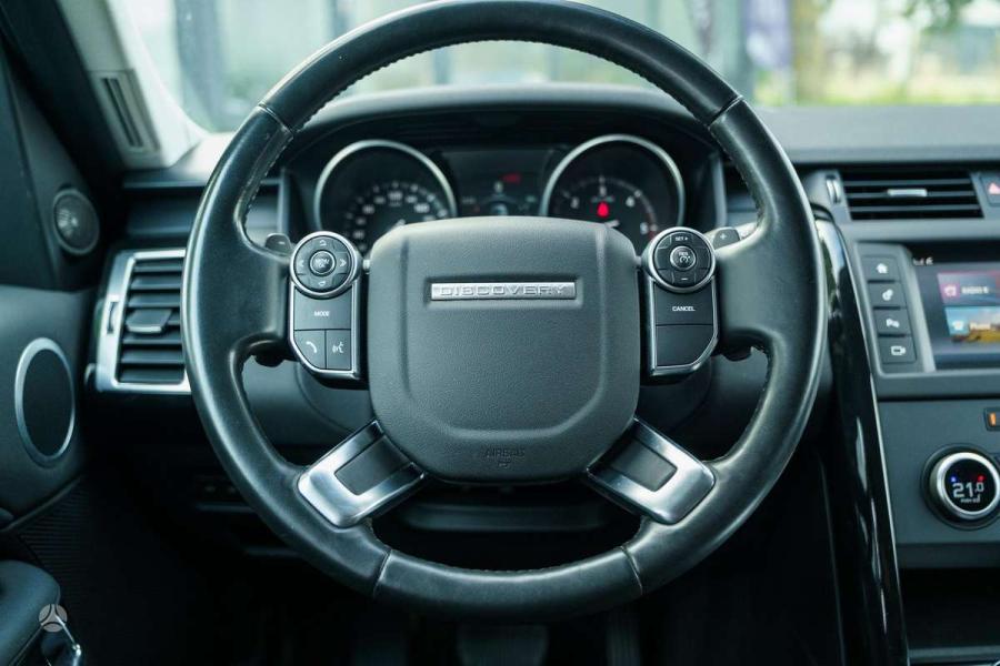 White Land Rover Discovery 2019 in Vilnius, with an engine capacity of 2.00 L and mileage of 87 thousand km for 16900 €, photo 25 on AUTOMOTO.COM.LV