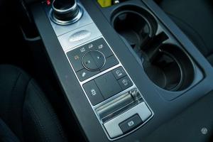 White Land Rover Discovery 2019 in Vilnius, with an engine capacity of 2.00 L and mileage of 87 thousand km for 16900 €, photo 28 on AUTOMOTO.COM.LV