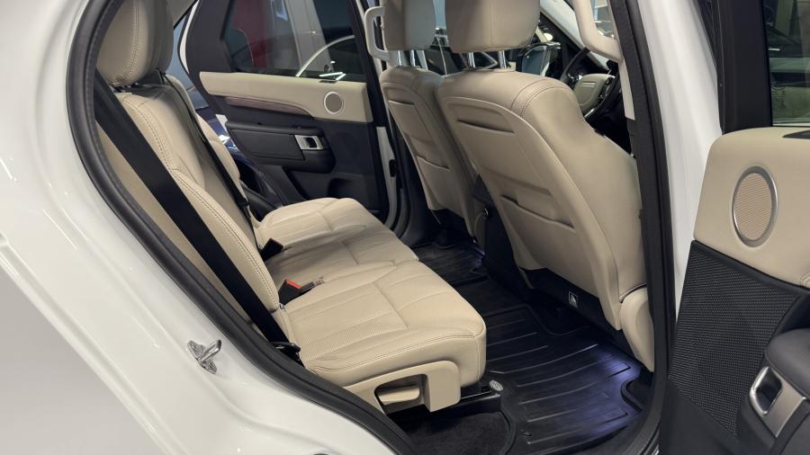Balts Land Rover Discovery 2020 Rīga, ar dzinēja tilpumu 3.00 L un nobraukumu 100 tūkst. km par 29990 €, foto 12 vietnē AUTOMOTO.COM.LV