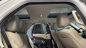 Balts Land Rover Discovery 2020 Rīga, ar dzinēja tilpumu 3.00 L un nobraukumu 100 tūkst. km par 29990 €, foto 13 vietnē AUTOMOTO.COM.LV