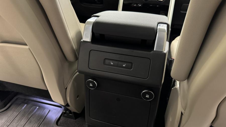 Balts Land Rover Discovery 2020 Rīga, ar dzinēja tilpumu 3.00 L un nobraukumu 100 tūkst. km par 29990 €, foto 15 vietnē AUTOMOTO.COM.LV