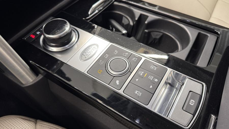Balts Land Rover Discovery 2020 Rīga, ar dzinēja tilpumu 3.00 L un nobraukumu 100 tūkst. km par 29990 €, foto 23 vietnē AUTOMOTO.COM.LV