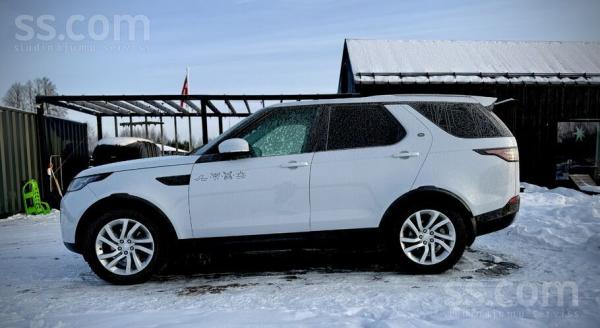 White Land Rover Discovery 2021 in Riga, with an engine capacity of 2.00 L and mileage of 83 thousand km for 34500 €, photo 1 on AUTOMOTO.COM.LV