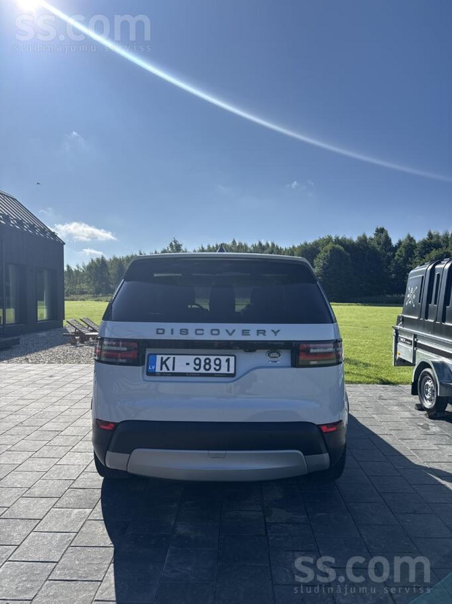 White Land Rover Discovery 2021 in Riga, with an engine capacity of 2.00 L and mileage of 98 thousand km for 27800 €, photo 4 on AUTOMOTO.COM.LV