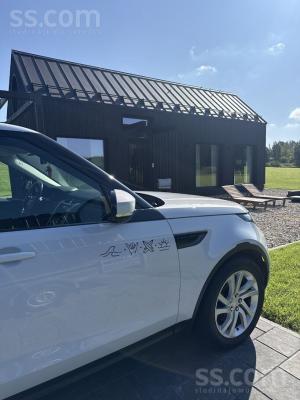White Land Rover Discovery 2021 in Riga, with an engine capacity of 2.00 L and mileage of 98 thousand km for 27800 €, photo 6 on AUTOMOTO.COM.LV
