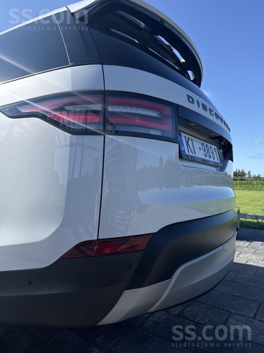 White Land Rover Discovery 2021 in Riga, with an engine capacity of 2.00 L and mileage of 98 thousand km for 27800 €, photo 13 on AUTOMOTO.COM.LV