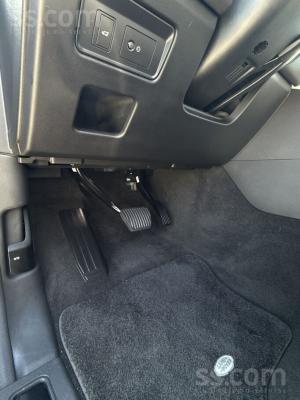 White Land Rover Discovery 2021 in Riga, with an engine capacity of 2.00 L and mileage of 98 thousand km for 27800 €, photo 20 on AUTOMOTO.COM.LV