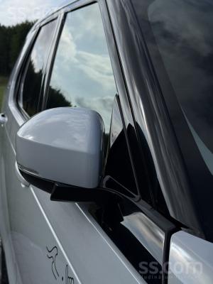 White Land Rover Discovery 2021 in Riga, with an engine capacity of 2.00 L and mileage of 98 thousand km for 27800 €, photo 22 on AUTOMOTO.COM.LV