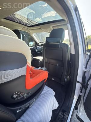 White Land Rover Discovery 2021 in Riga, with an engine capacity of 2.00 L and mileage of 98 thousand km for 27800 €, photo 29 on AUTOMOTO.COM.LV