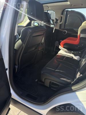 White Land Rover Discovery 2021 in Riga, with an engine capacity of 2.00 L and mileage of 98 thousand km for 27800 €, photo 35 on AUTOMOTO.COM.LV