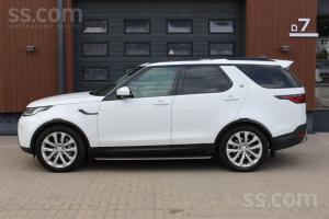 White Land Rover Discovery 2021 in Riga, with an engine capacity of 3.00 L and mileage of 75 thousand km for 37200 €, photo 4 on AUTOMOTO.COM.LV