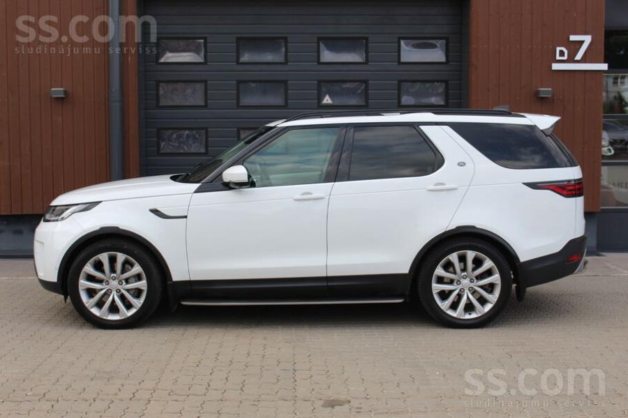 White Land Rover Discovery 2021 in Riga, with an engine capacity of 3.00 L and mileage of 75 thousand km for 37200 €, photo 4 on AUTOMOTO.COM.LV