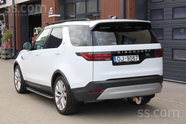 White Land Rover Discovery 2021 in Riga, with an engine capacity of 3.00 L and mileage of 75 thousand km for 37200 €, photo 4 on AUTOMOTO.COM.LV