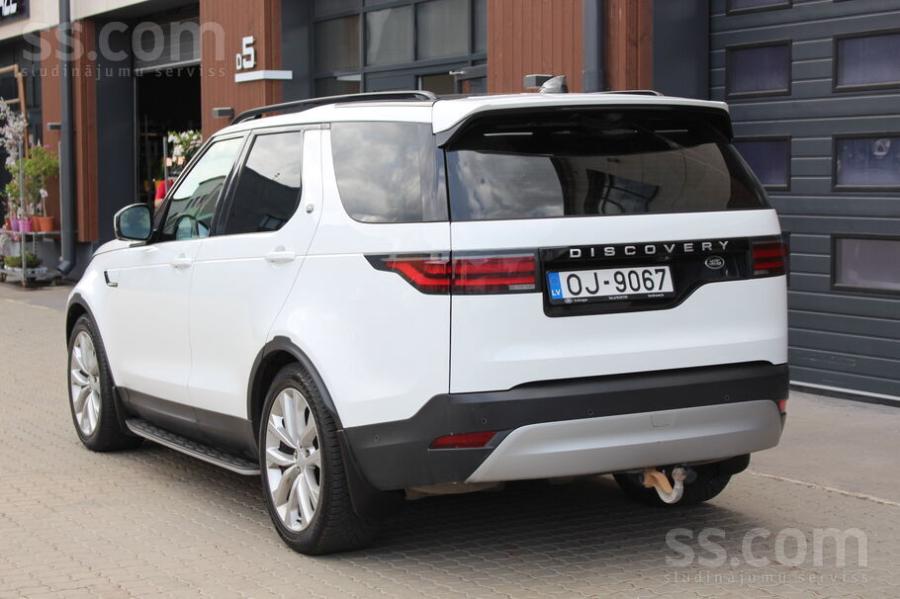 White Land Rover Discovery 2021 in Riga, with an engine capacity of 3.00 L and mileage of 75 thousand km for 37200 €, photo 5 on AUTOMOTO.COM.LV
