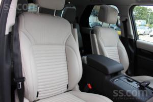 White Land Rover Discovery 2021 in Riga, with an engine capacity of 3.00 L and mileage of 75 thousand km for 37200 €, photo 7 on AUTOMOTO.COM.LV