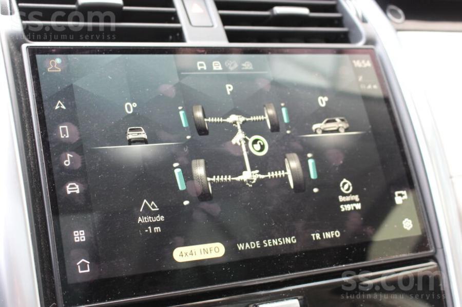 White Land Rover Discovery 2021 in Riga, with an engine capacity of 3.00 L and mileage of 75 thousand km for 37200 €, photo 18 on AUTOMOTO.COM.LV
