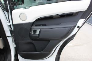 White Land Rover Discovery 2021 in Riga, with an engine capacity of 3.00 L and mileage of 75 thousand km for 37200 €, photo 21 on AUTOMOTO.COM.LV