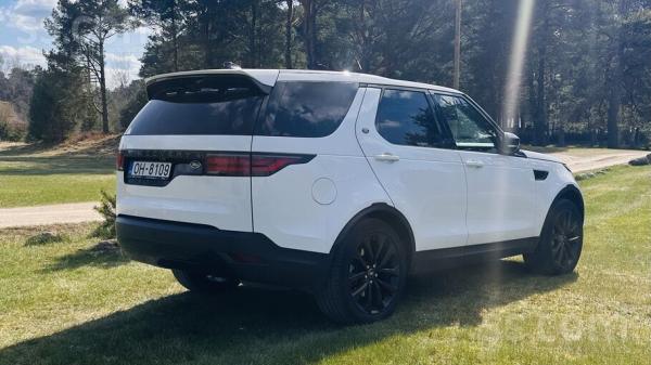 White Land Rover Discovery 2022 in Riga, with an engine capacity of 3.00 L and mileage of 97 thousand km for 33500 €, photo 7 on AUTOMOTO.COM.LV
