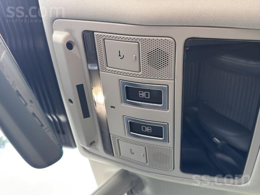 Balts Land Rover Discovery 2022 Rīga, ar dzinēja tilpumu 3.00 L un nobraukumu 97 tūkst. km par 33500 €, foto 20 vietnē AUTOMOTO.COM.LV