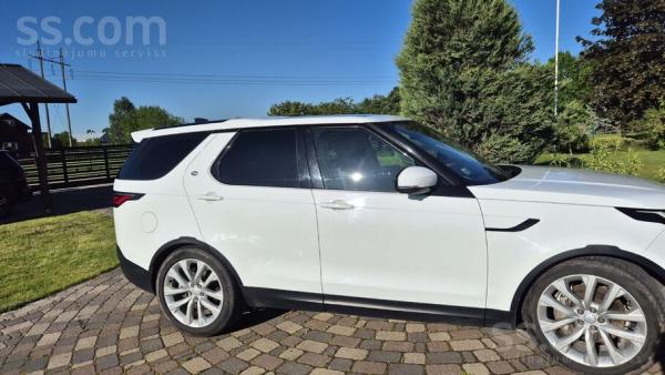 White Land Rover Discovery 2022 in Riga, with an engine capacity of 3.00 L and mileage of 70 thousand km for 45000 €, photo 2 on AUTOMOTO.COM.LV