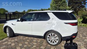 White Land Rover Discovery 2022 in Riga, with an engine capacity of 3.00 L and mileage of 70 thousand km for 45000 €, photo 4 on AUTOMOTO.COM.LV