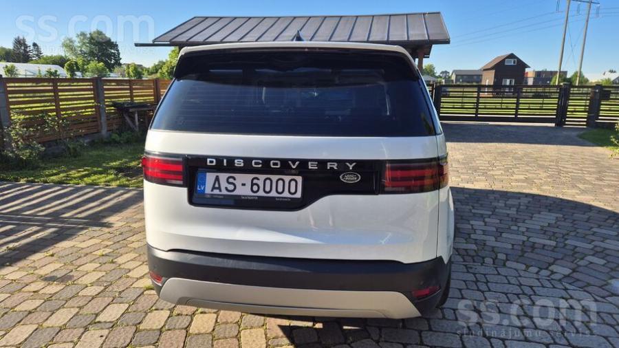 White Land Rover Discovery 2022 in Riga, with an engine capacity of 3.00 L and mileage of 70 thousand km for 45000 €, photo 5 on AUTOMOTO.COM.LV
