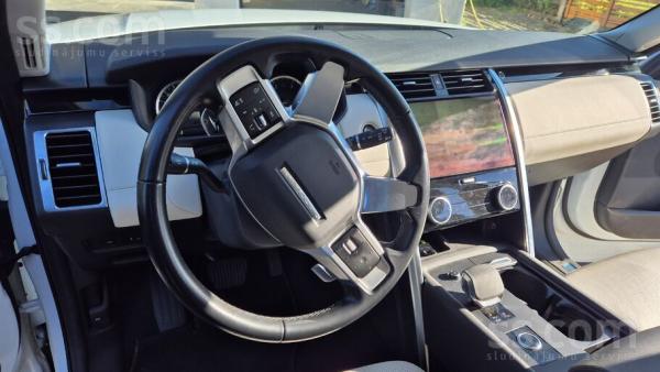 White Land Rover Discovery 2022 in Riga, with an engine capacity of 3.00 L and mileage of 70 thousand km for 45000 €, photo 5 on AUTOMOTO.COM.LV