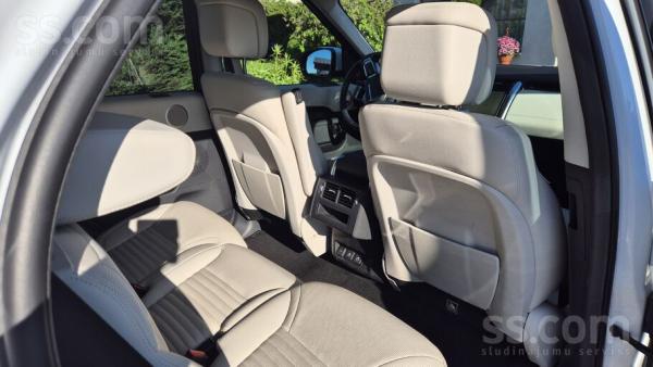 White Land Rover Discovery 2022 in Riga, with an engine capacity of 3.00 L and mileage of 70 thousand km for 45000 €, photo 6 on AUTOMOTO.COM.LV