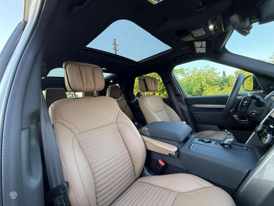 Balts Land Rover Discovery 2024 Viļņa, ar dzinēja tilpumu 3.00 L un nobraukumu 8 tūkst. km par 46900 €, foto 24 vietnē AUTOMOTO.COM.LV