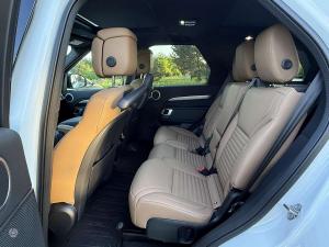 Balts Land Rover Discovery 2024 Viļņa, ar dzinēja tilpumu 3.00 L un nobraukumu 8 tūkst. km par 46900 €, foto 35 vietnē AUTOMOTO.COM.LV