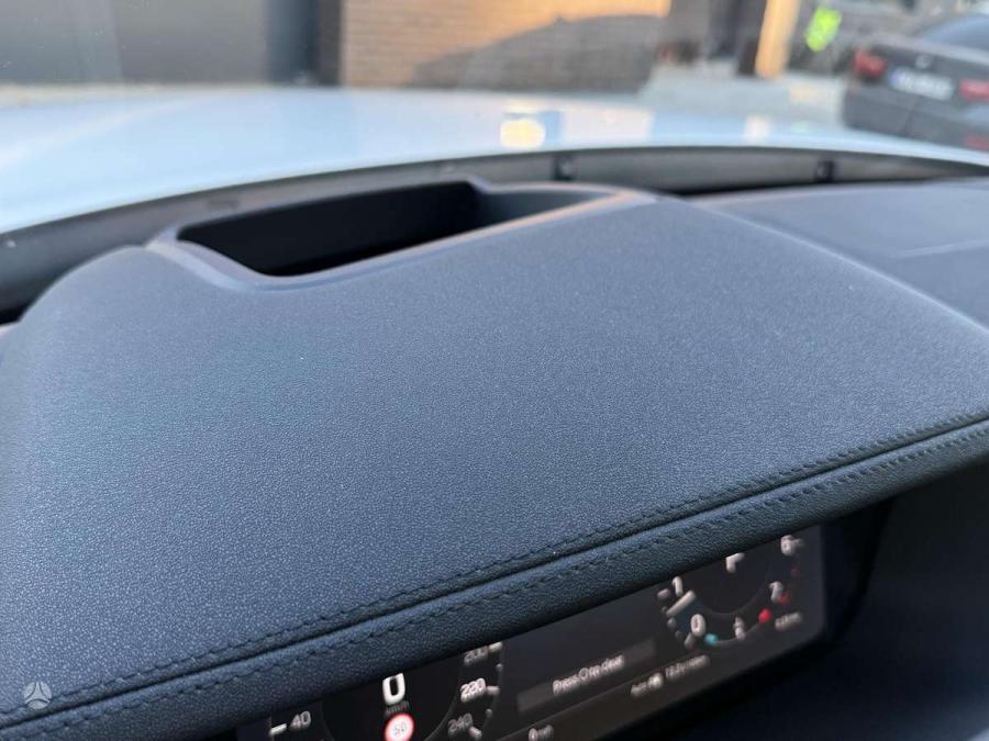 Balts Land Rover Discovery 2024 Viļņa, ar dzinēja tilpumu 3.00 L un nobraukumu 8 tūkst. km par 46900 €, foto 38 vietnē AUTOMOTO.COM.LV