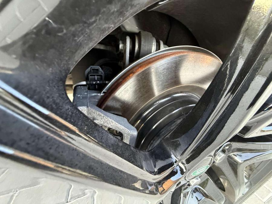 Balts Land Rover Discovery 2024 Viļņa, ar dzinēja tilpumu 3.00 L un nobraukumu 8 tūkst. km par 46900 €, foto 43 vietnē AUTOMOTO.COM.LV